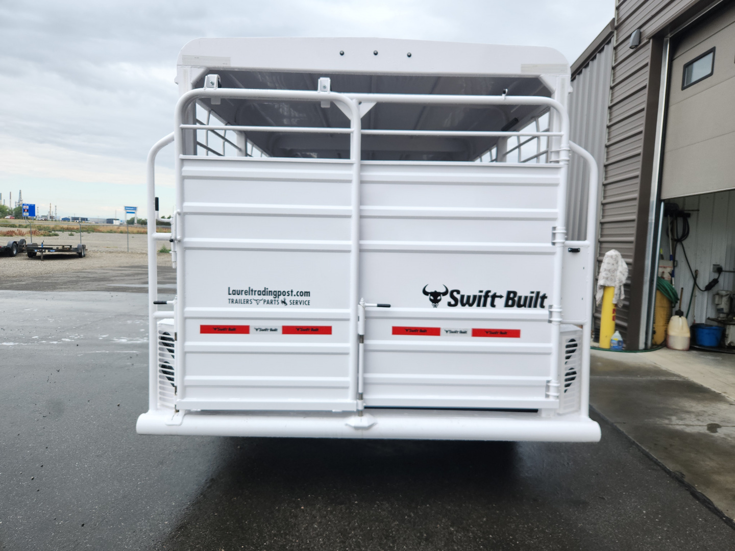 New 2026 Swift Built Trailers 24' STOCK Stock / Stock Combo Trailer for ...
