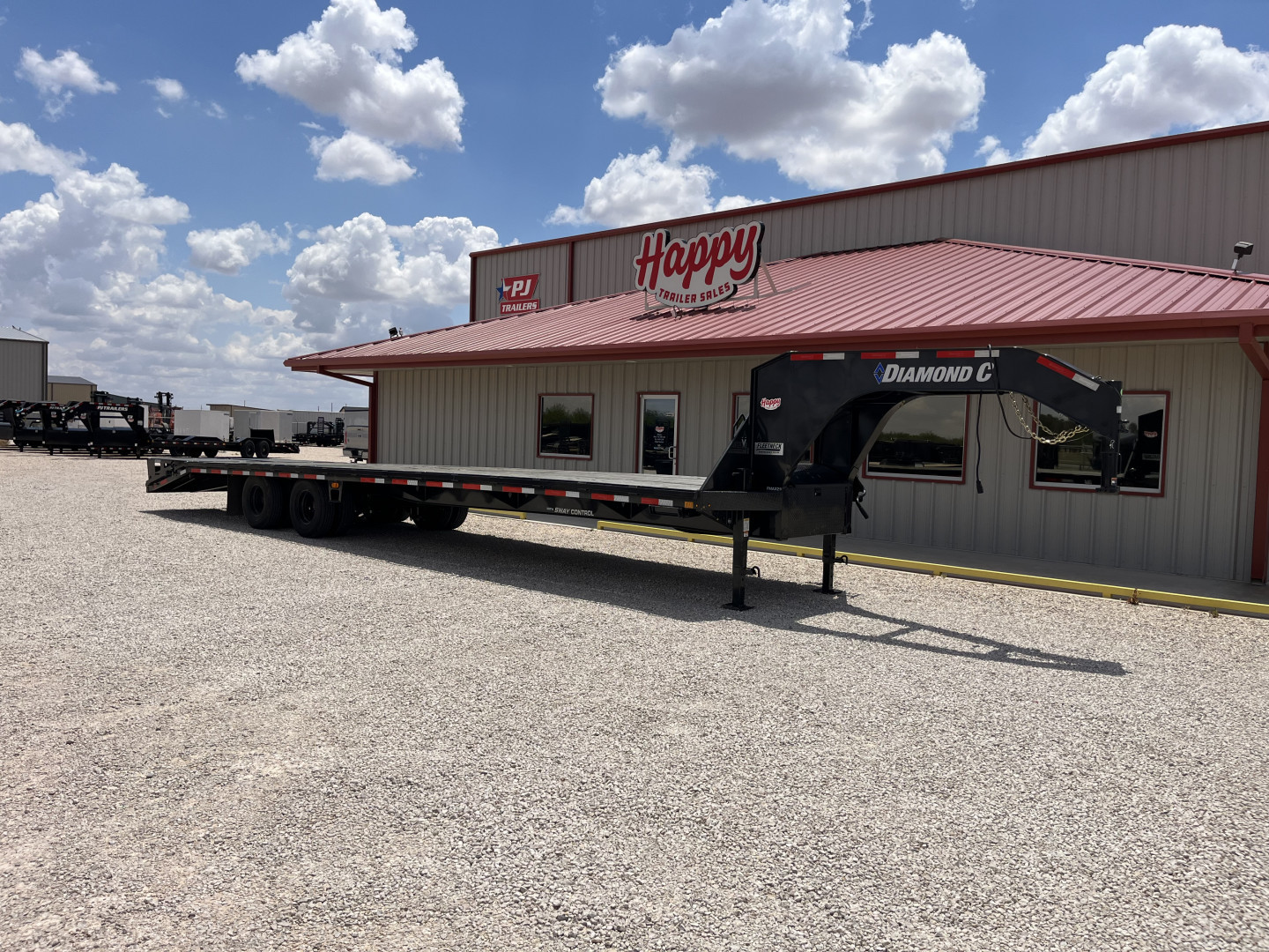 New 2024 Diamond C 102"x35' Engineered Beam FMAX210 w/ Max Ramps