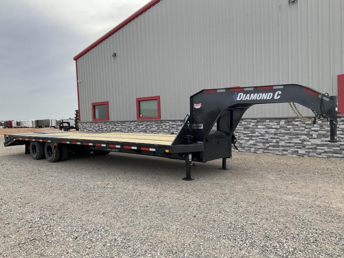 New 2024 Diamond C 102"x32' Engineered Beam FMAX212 w/ Max Ramps