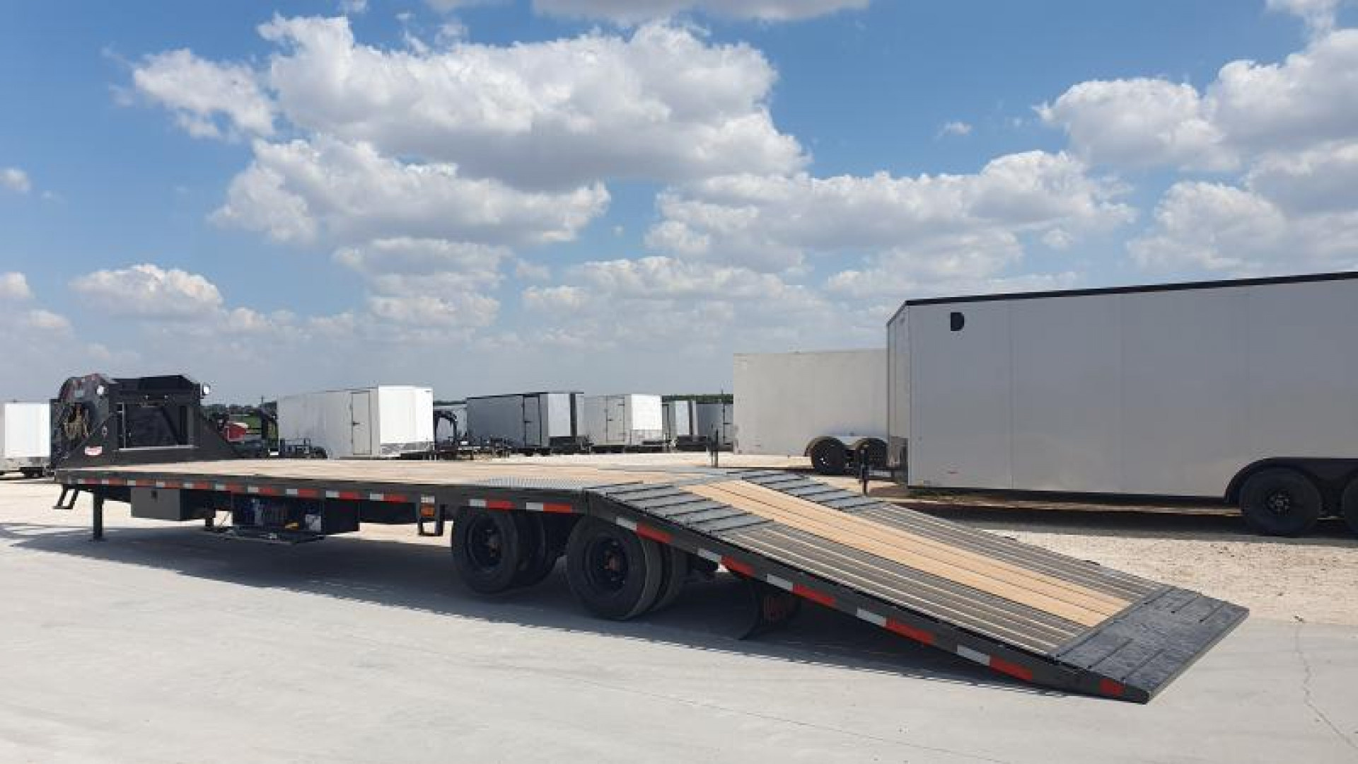 New 2025 Diamond C 102"x40' Engineered Beam FMAX216 w/ Hyd. Dovetail ...