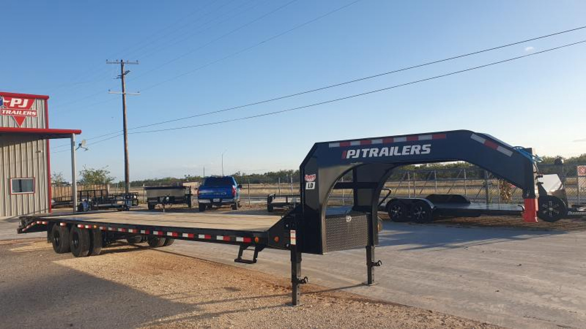 New 2025 PJ 102"x36' GN Low Pro Flatbed w/ Duals - LD for sale in ...