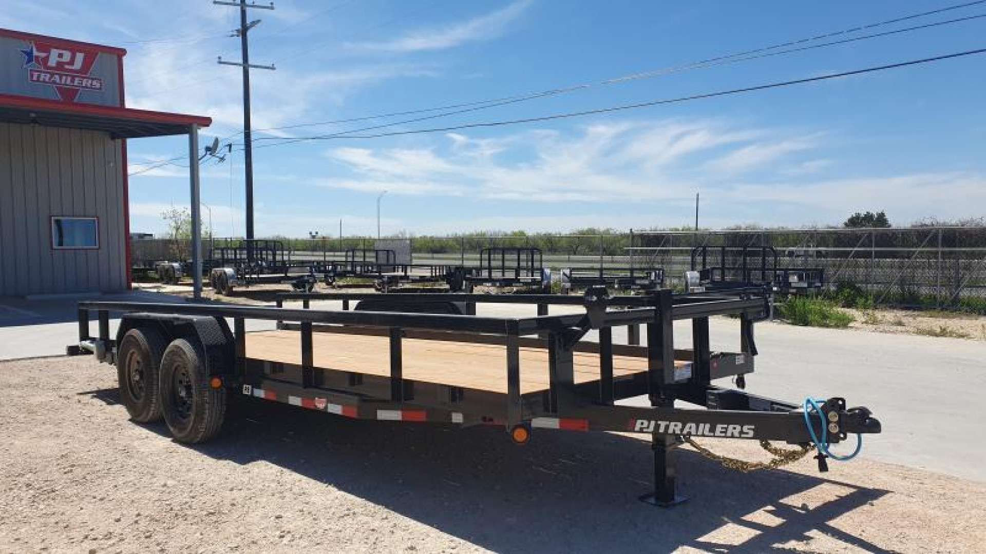 New 2025 PJ 83''x20' BP Angle Pipetop Trailer - P8