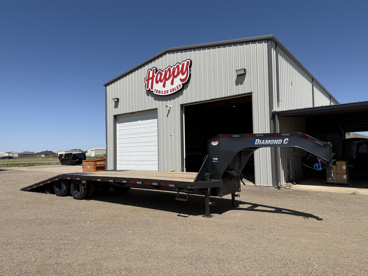 New 2025 Diamond C 102"x32' Engineered Beam FMAX210 w/ Hyd. Dovetail