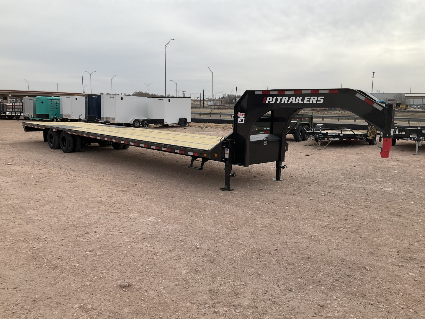 New 2025 PJ 102"x40' GN Low Pro Flatbed w/ Duals - LD