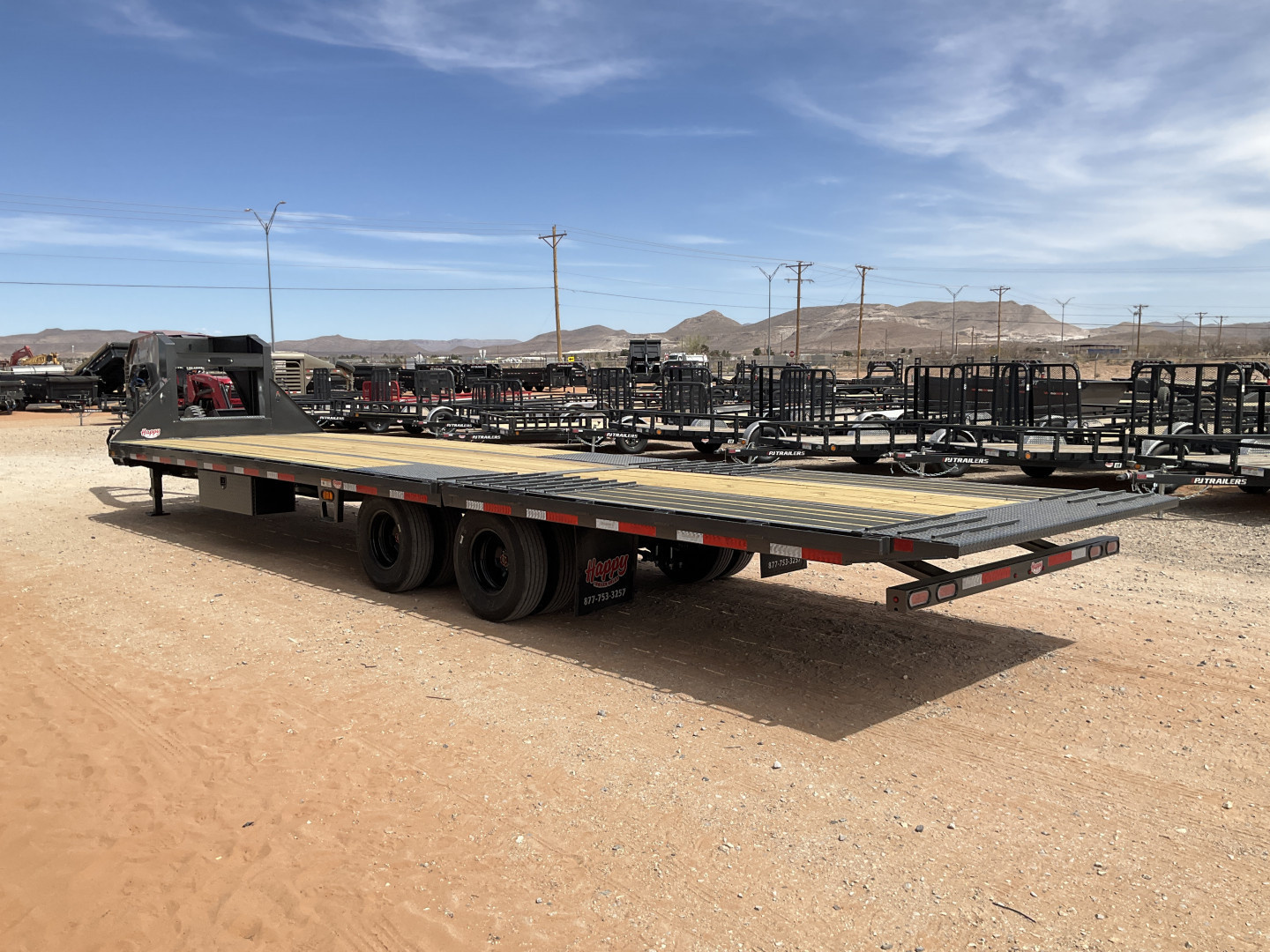 New 2025 Diamond C 102"x32' Engineered Beam FMAX210 w/ Hyd. Dovetail