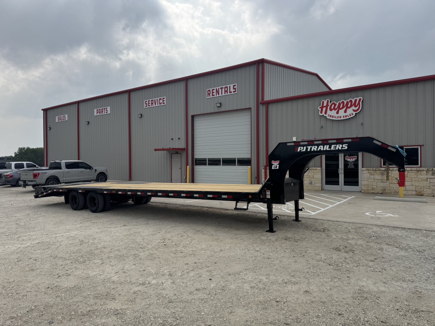 New 2025 PJ 102"x36' GN Low Pro Flatbed w/ Duals - LD