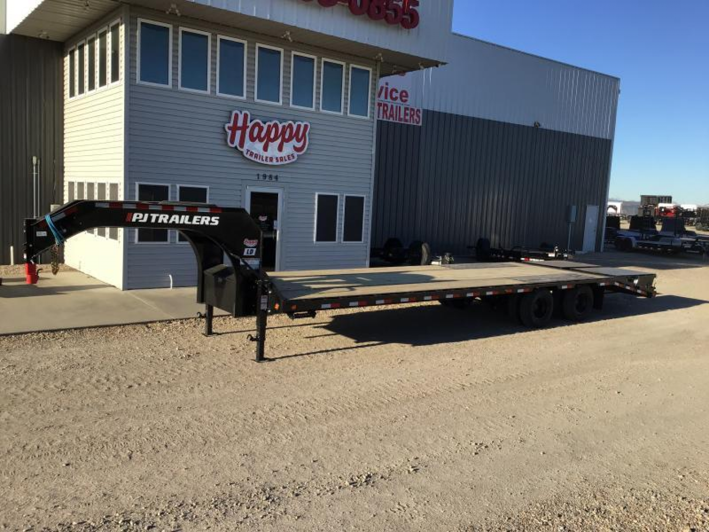 New 2025 PJ 102"x30' GN Low Pro Flatbed w/ Duals - LD for sale in Greenville, TX