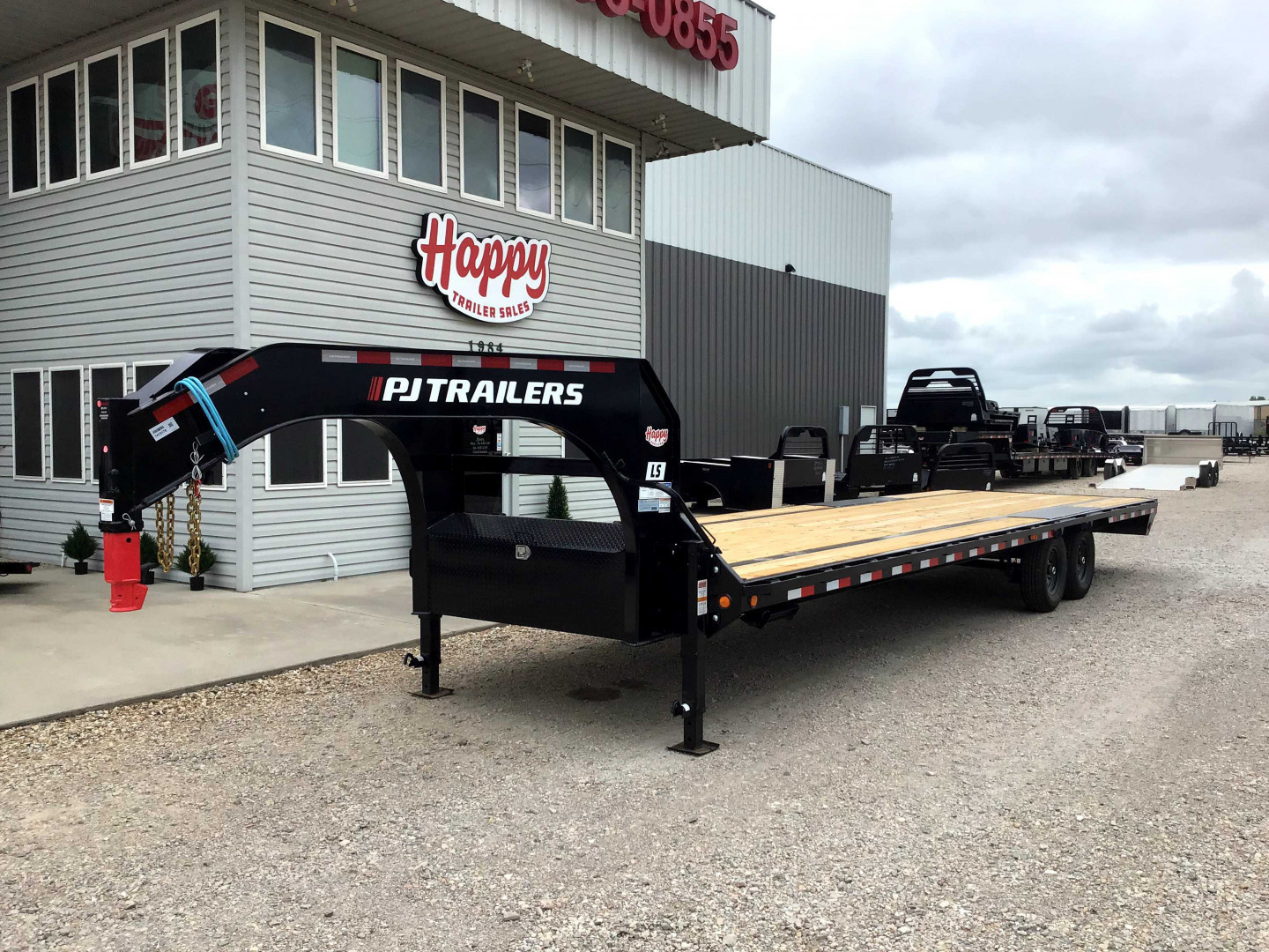 New 2025 PJ 102"x30' GN Low Pro Flatbed w/ Singles - LS