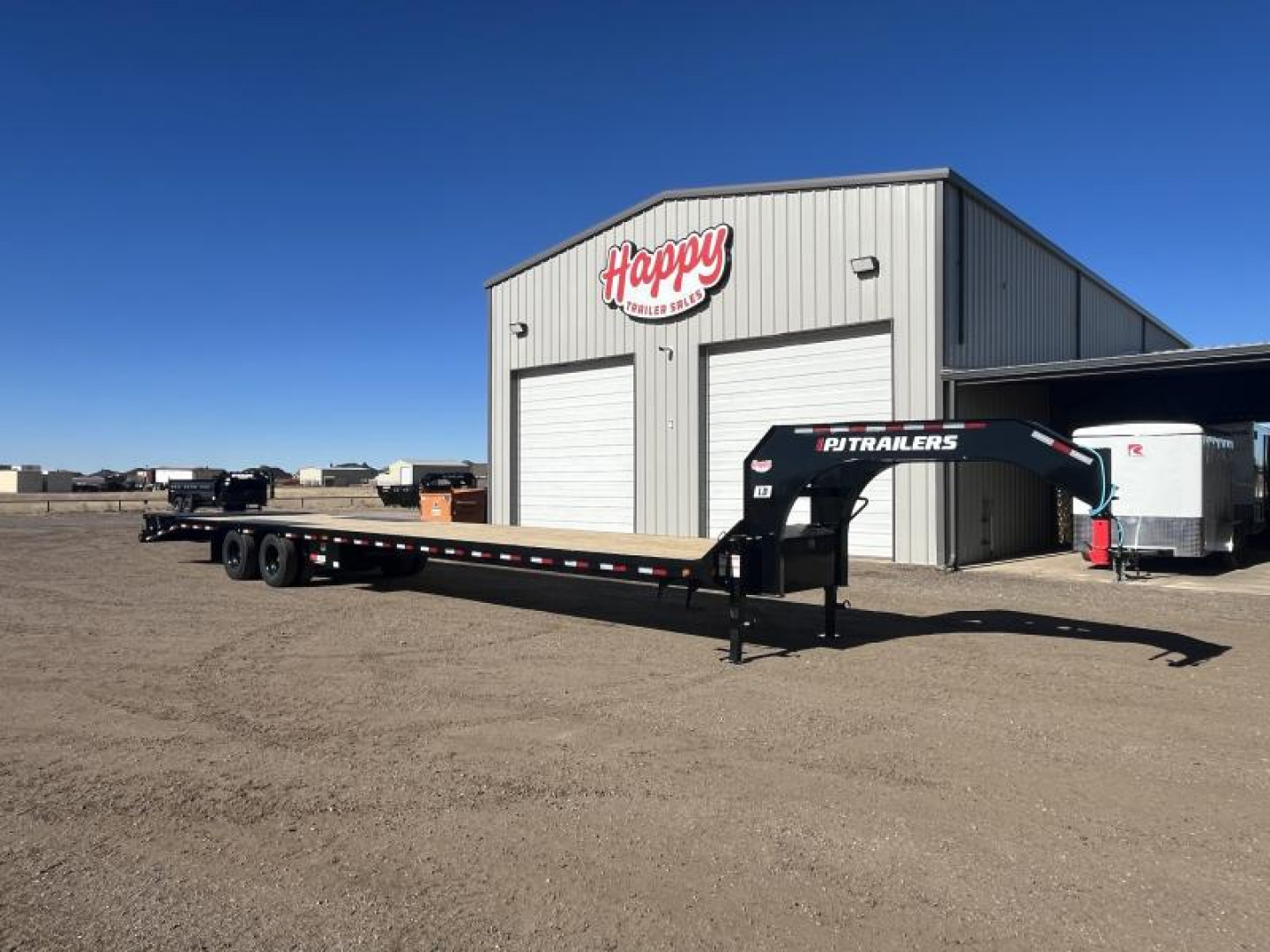 New 2025 PJ 102"x40' GN Low Pro Air-Ride Flatbed w/ Duals - LD