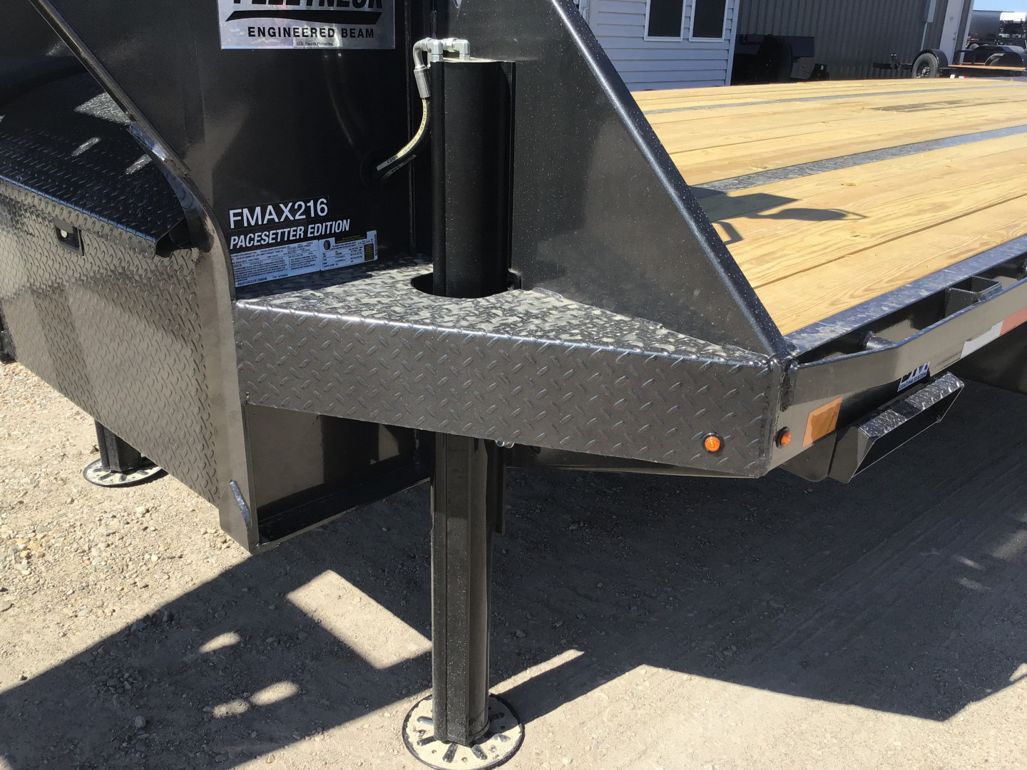 New 2025 Diamond C 102"x40' Engineered Beam FMAX216 w/ Hyd. Dovetail ...