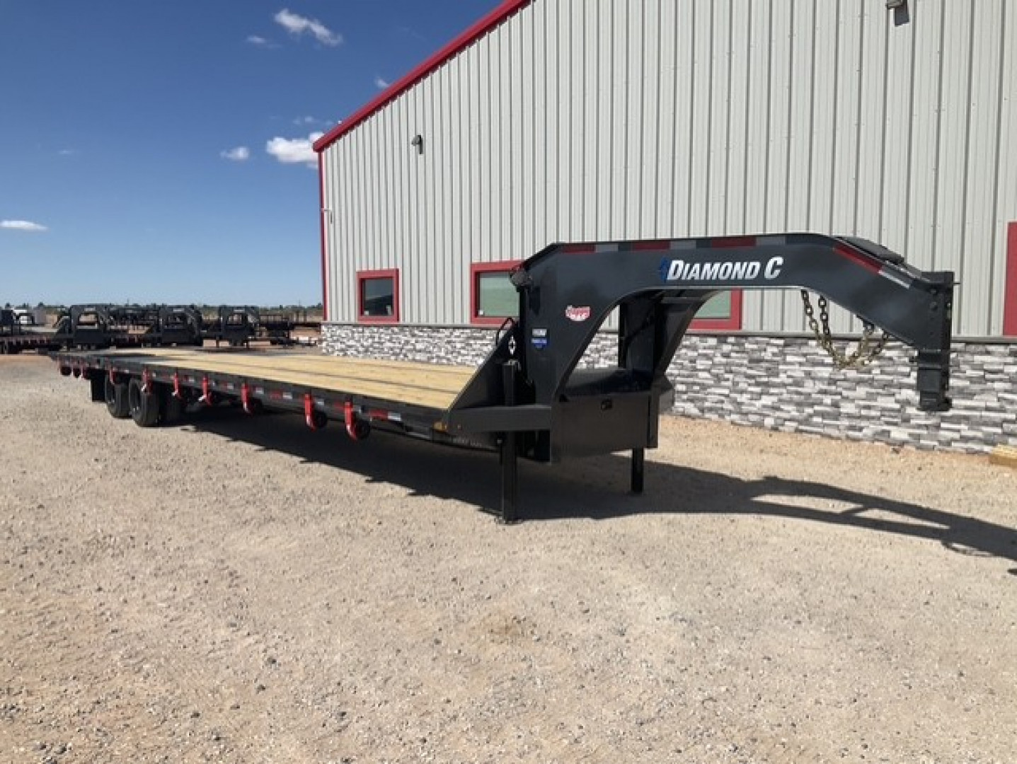 New 2025 Diamond C 102"x40' Engineered Beam FMAX216 w/ Hyd. Dovetail ...