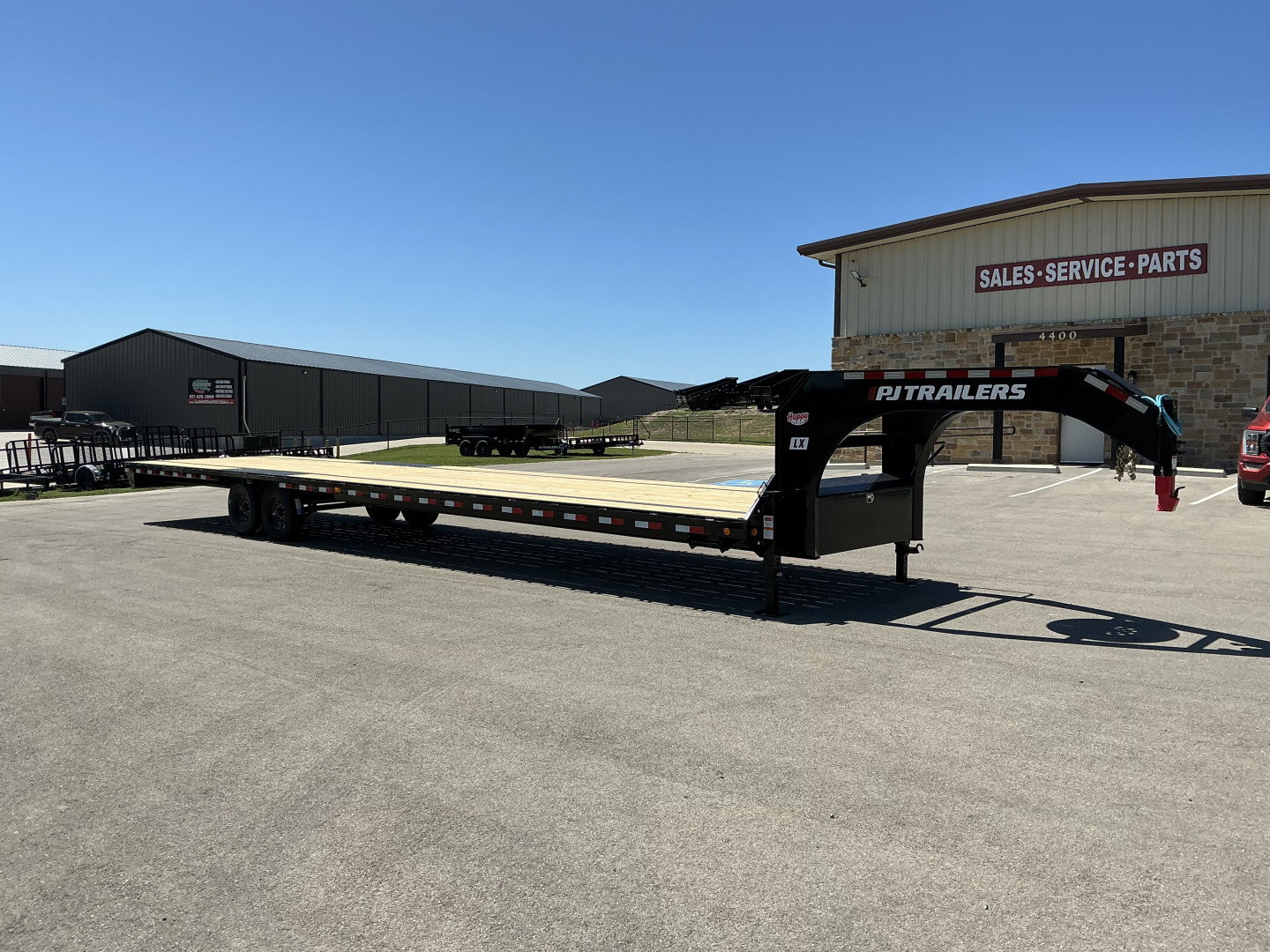 New 2026 PJ 102"x40' GN Low Pro Flatbed w/ Singles - LX