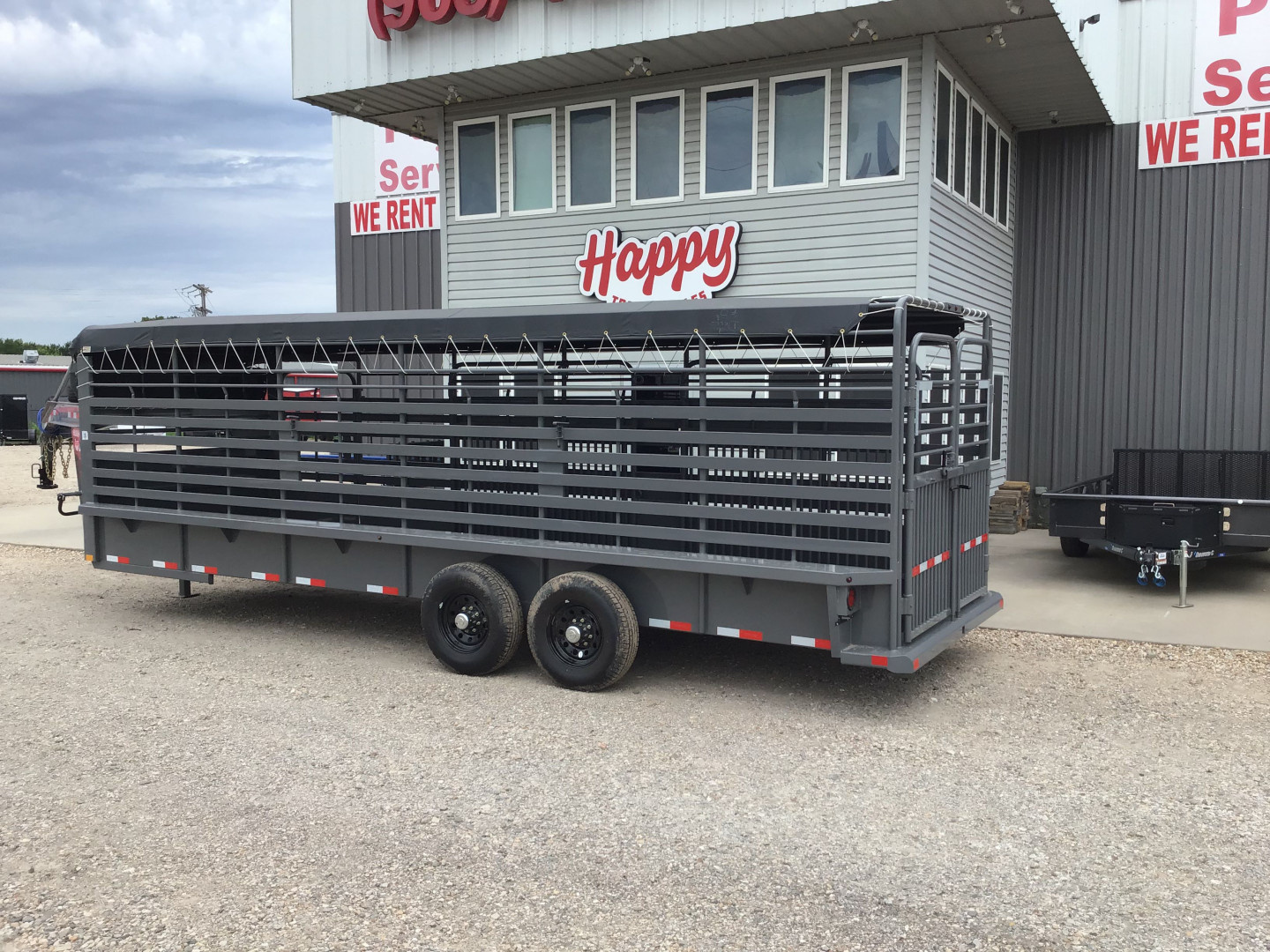 New 2025 Delco 6'8"x24' GN Bar Top Livestock Trailer - B8 Cattleman