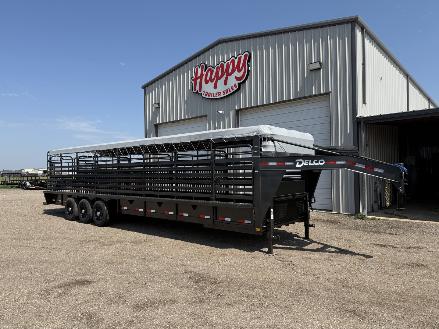 New 2025 Delco 6'8"x32' GN Bar Top Livestock Trailer - B8 Cattleman