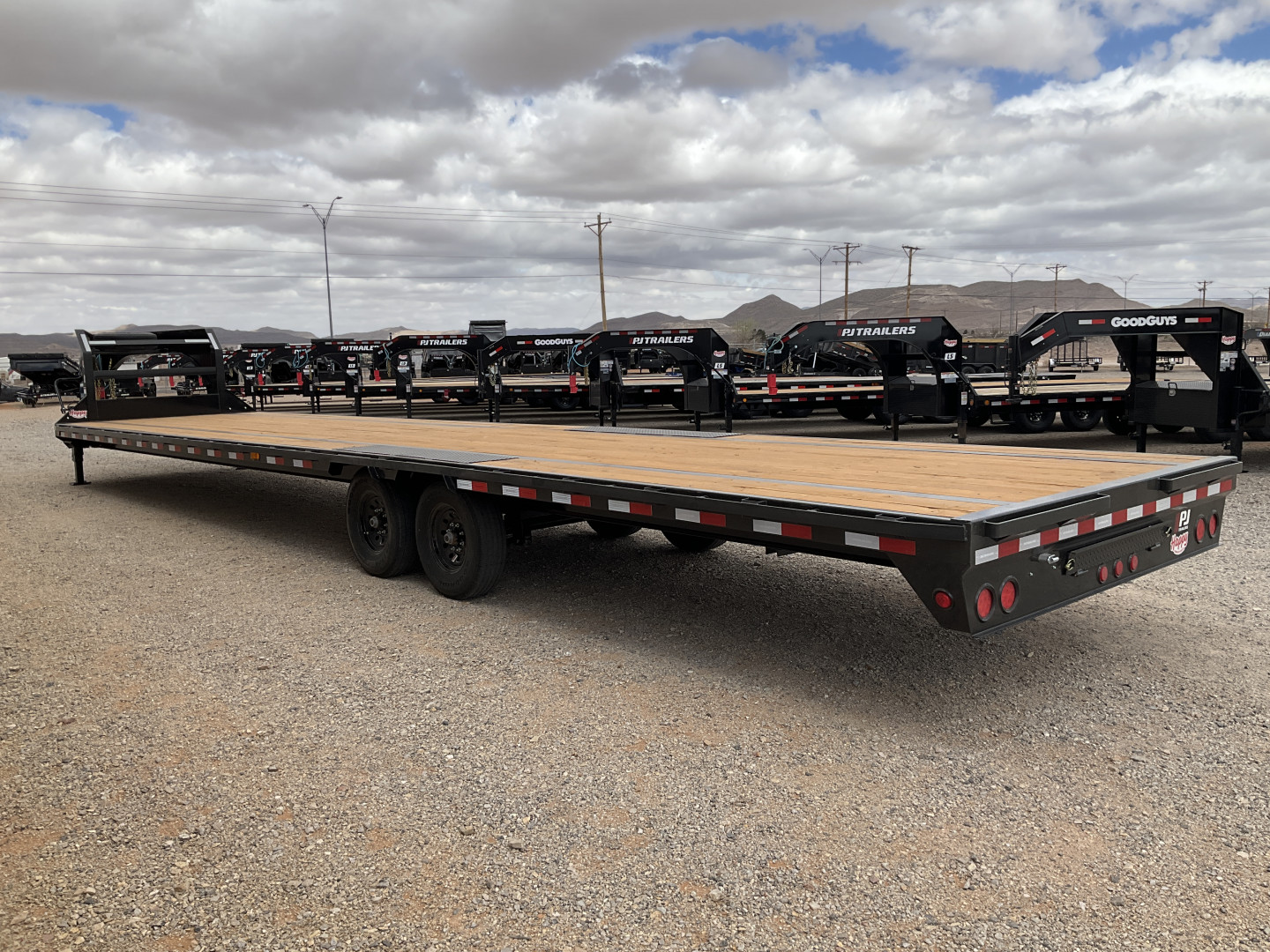 New 2026 PJ 102"x40' GN Low Pro Flatbed w/ Singles - LS