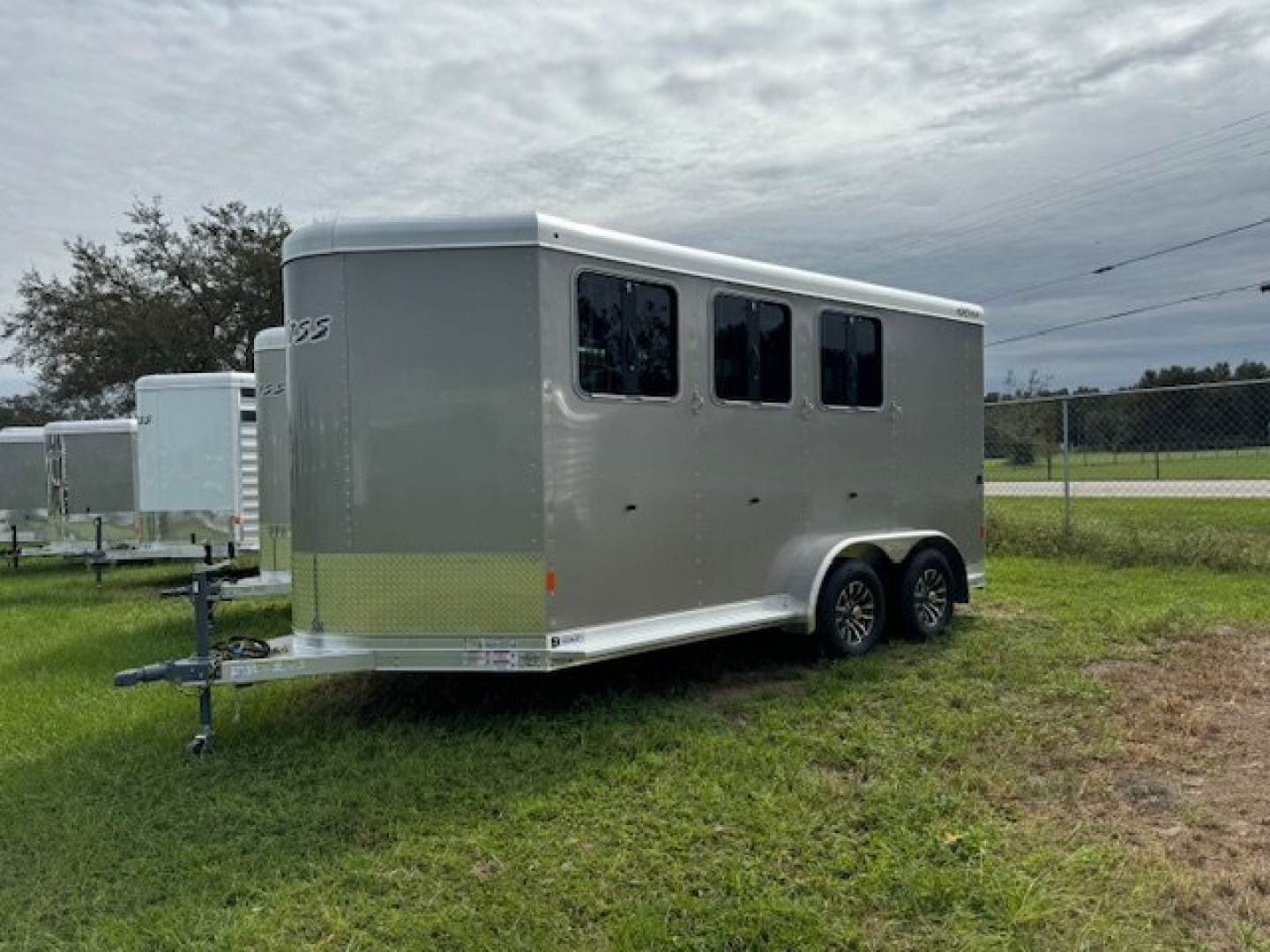 New 2025 EXISS TRAILERS Express 3H SS Edition Horse Trailer