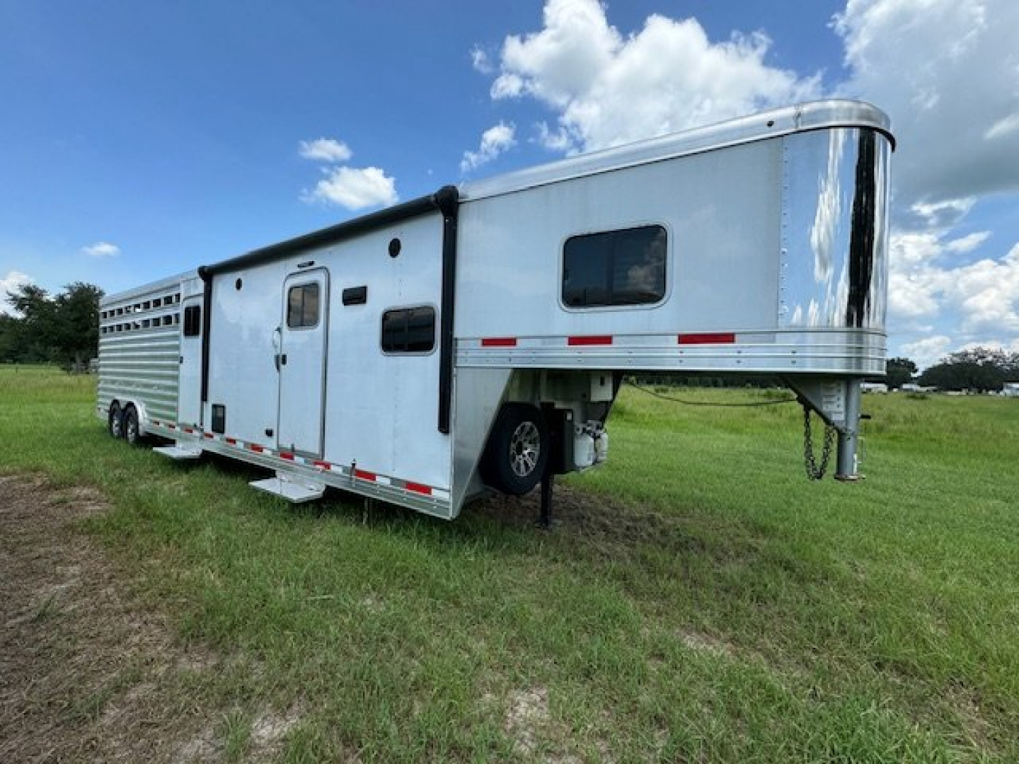 Used 2020 EXISS TRAILERS STC 8032 LQ W/ BUNKS IN MID TACK for sale in ...