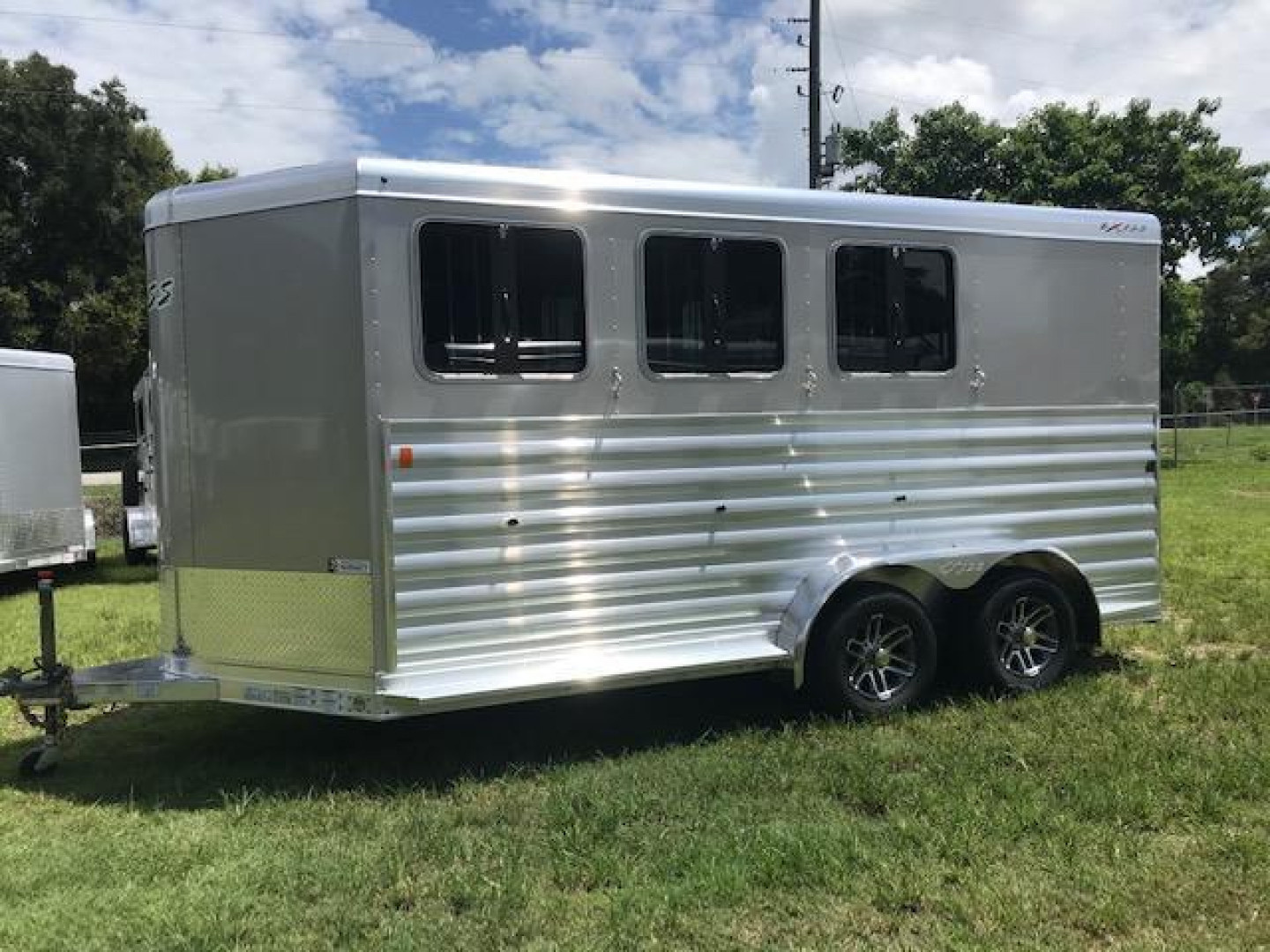 New 2025 Exiss Trailers Express 3H XT Horse Trailer