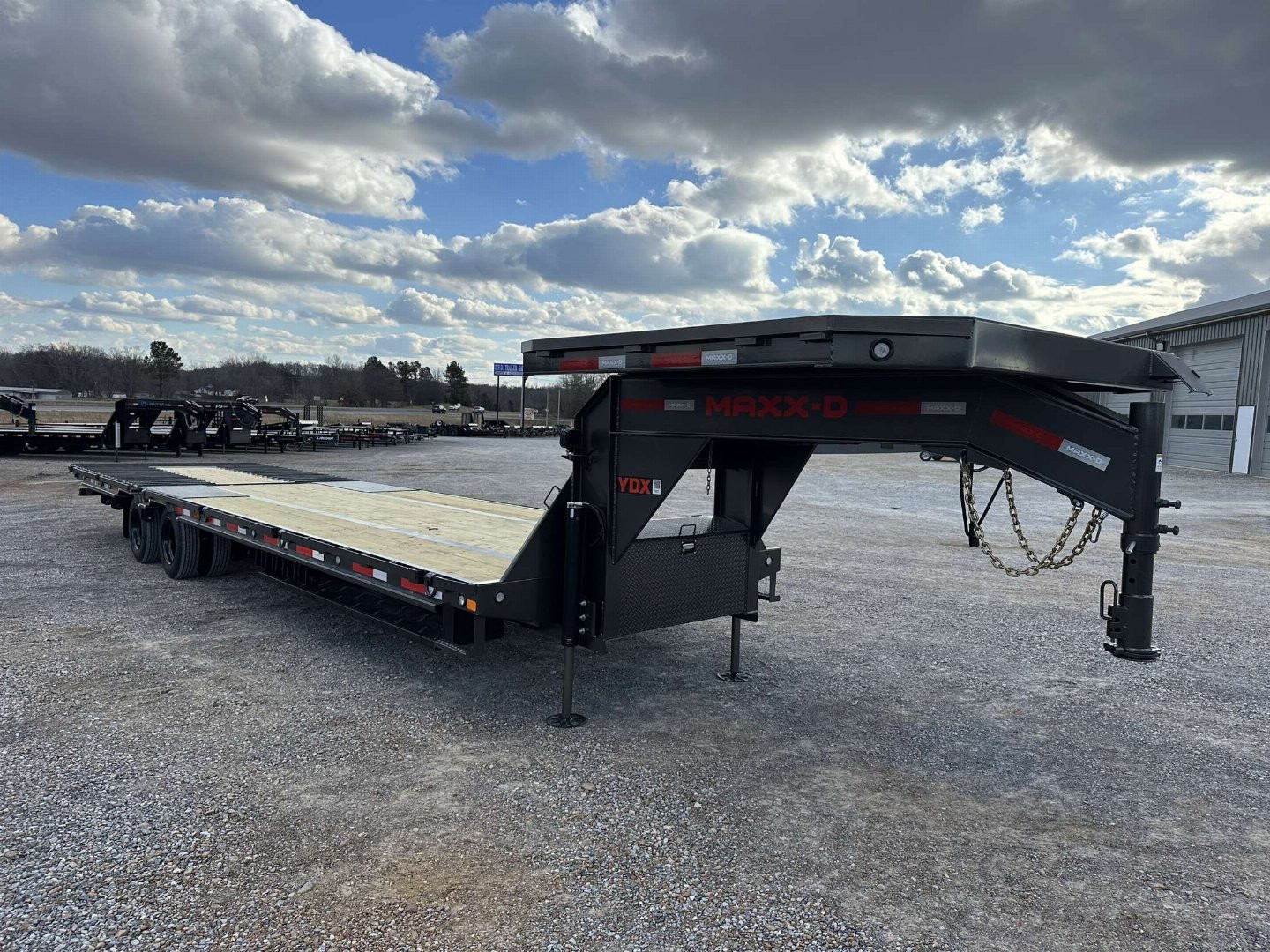 New 2025 MAXXD 34' x 102" 30k Hyd Dove Gooseneck Trailer