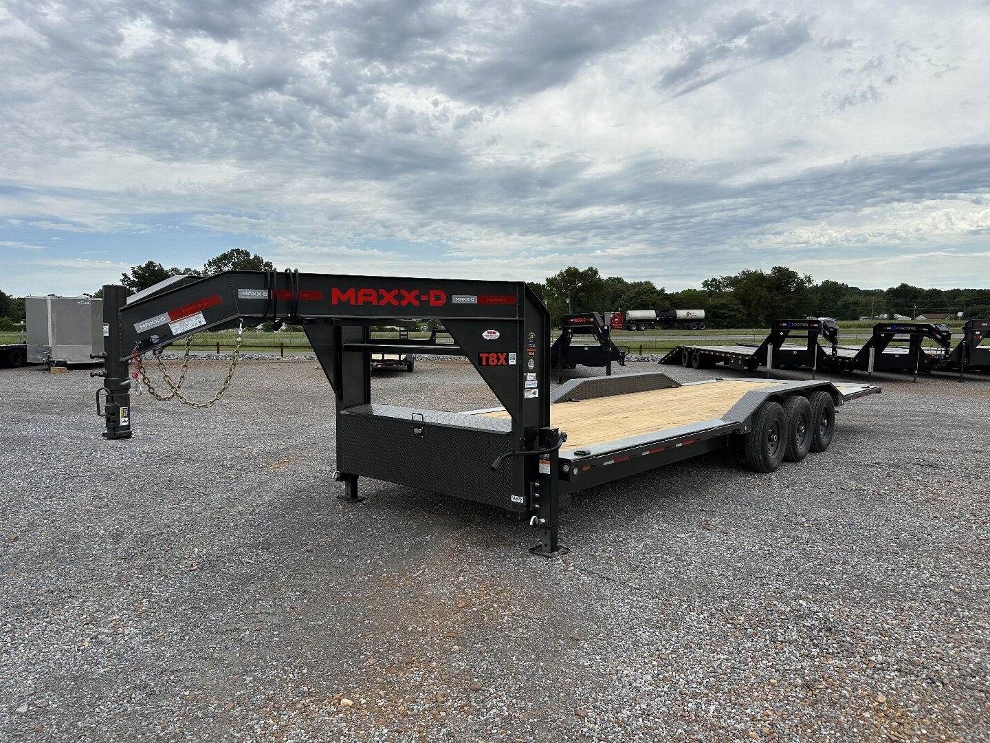 New 2025 MAXXD 102" X 28' 21K Gooseneck Power Tilt Trailer