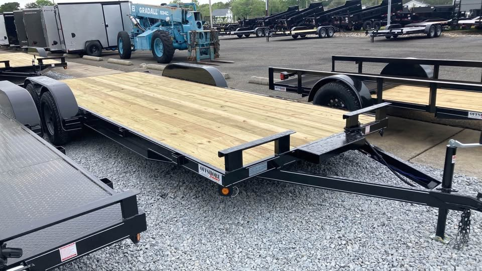 New 2025 P & T Trailers 20' wood deck Car Hauler
