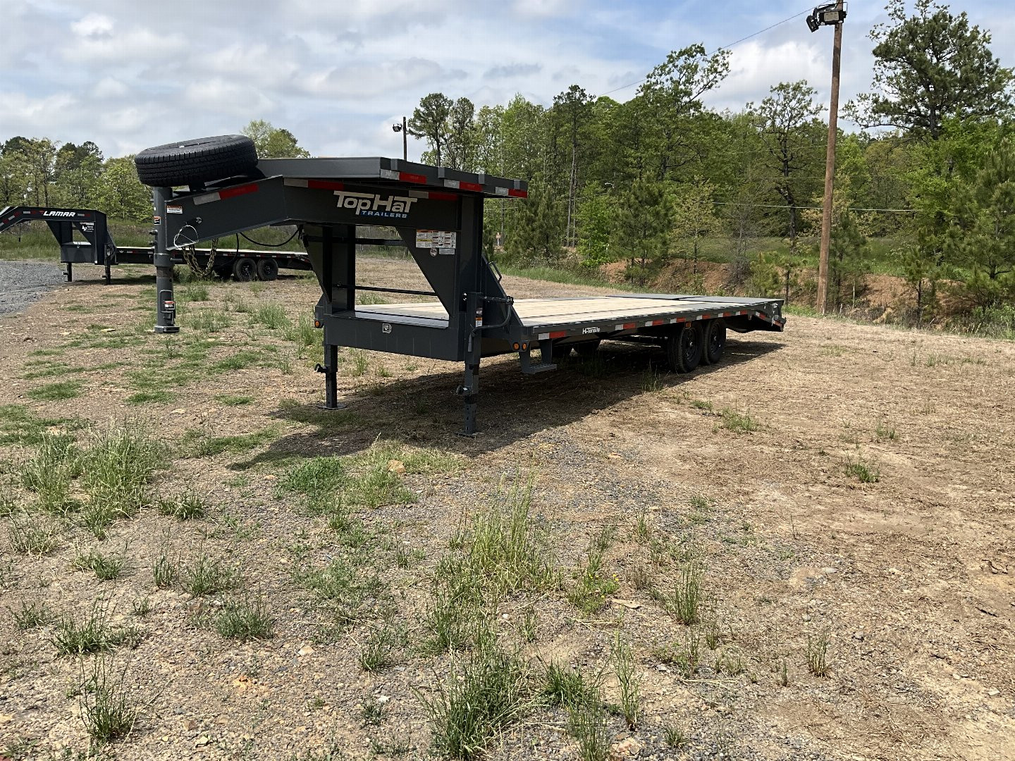 New 2024 Top Hat Trailers Deckover Gooseneck 20+5 15,900 GVWR with ...