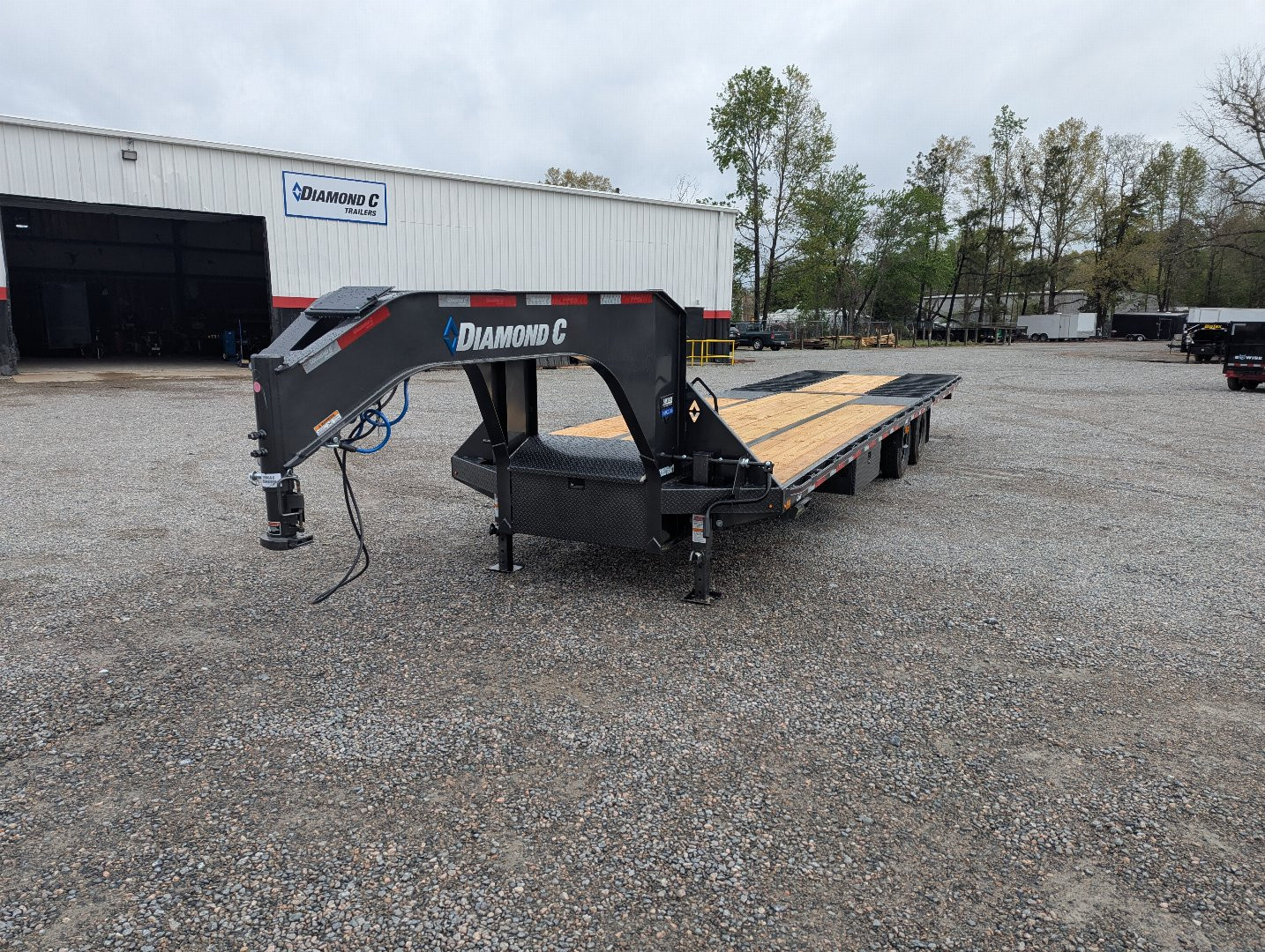 New 2025 Diamond C FMAX 210 32' Tandem Dual Wheel Gooseneck Trailer w ...