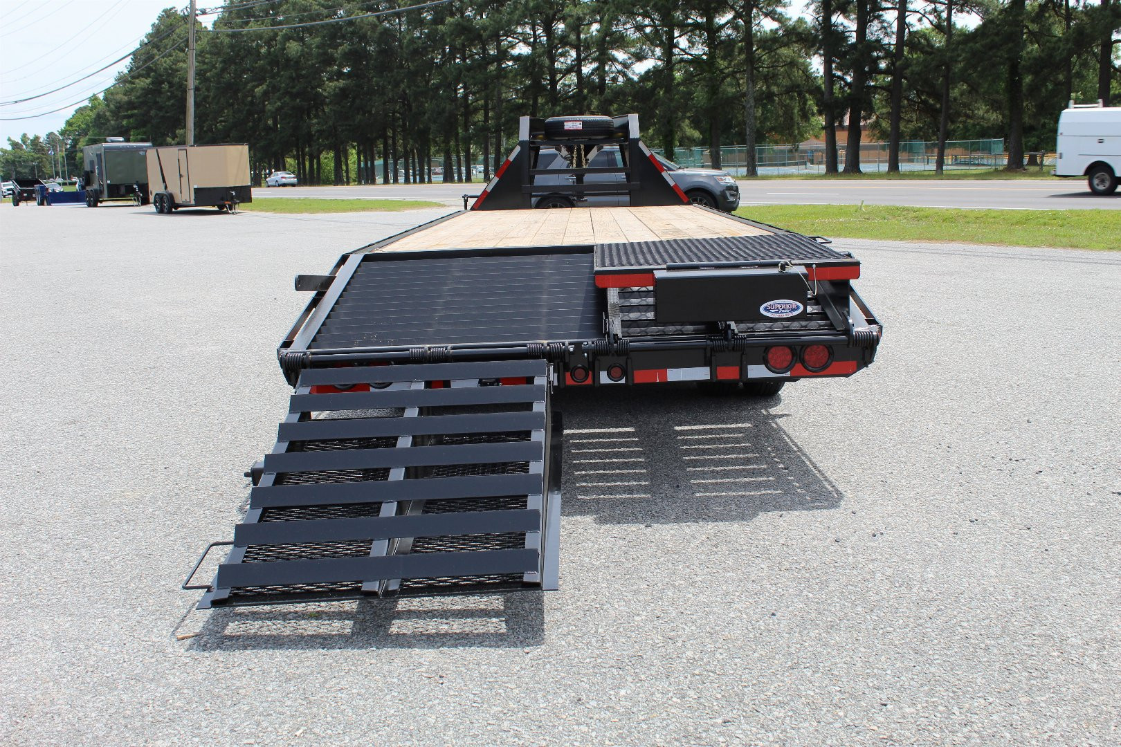 New 2025 TEXAS BRAGG TRAILERS GN 20+5 20K Flatbed Trailer