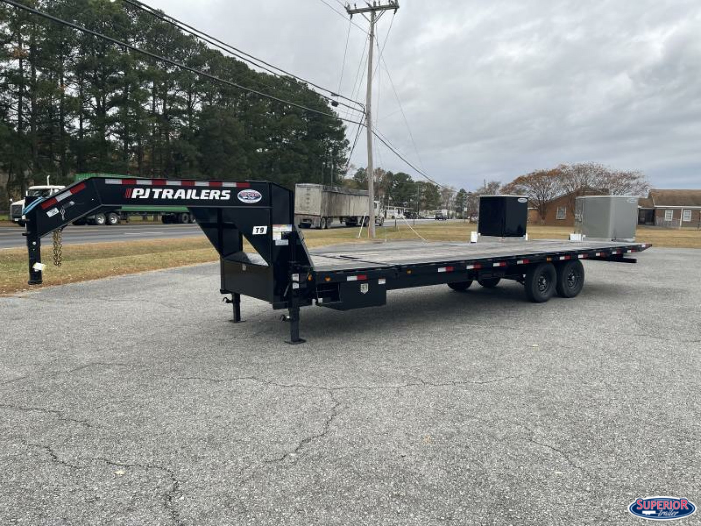 New 2023 PJ TRAILERS 28' Gooseneck T9 Deckover Tilt Tilt Trailer