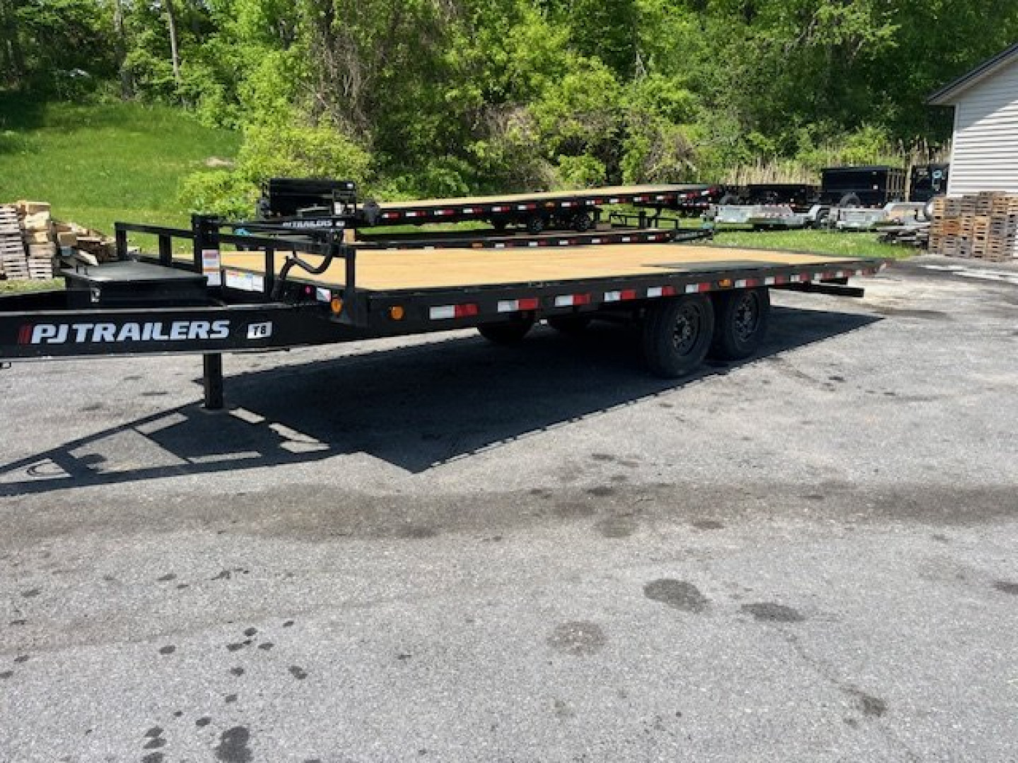 New 2025 PJ Trailers T8 22' Deckover Power Tilt Trailer for sale in ...