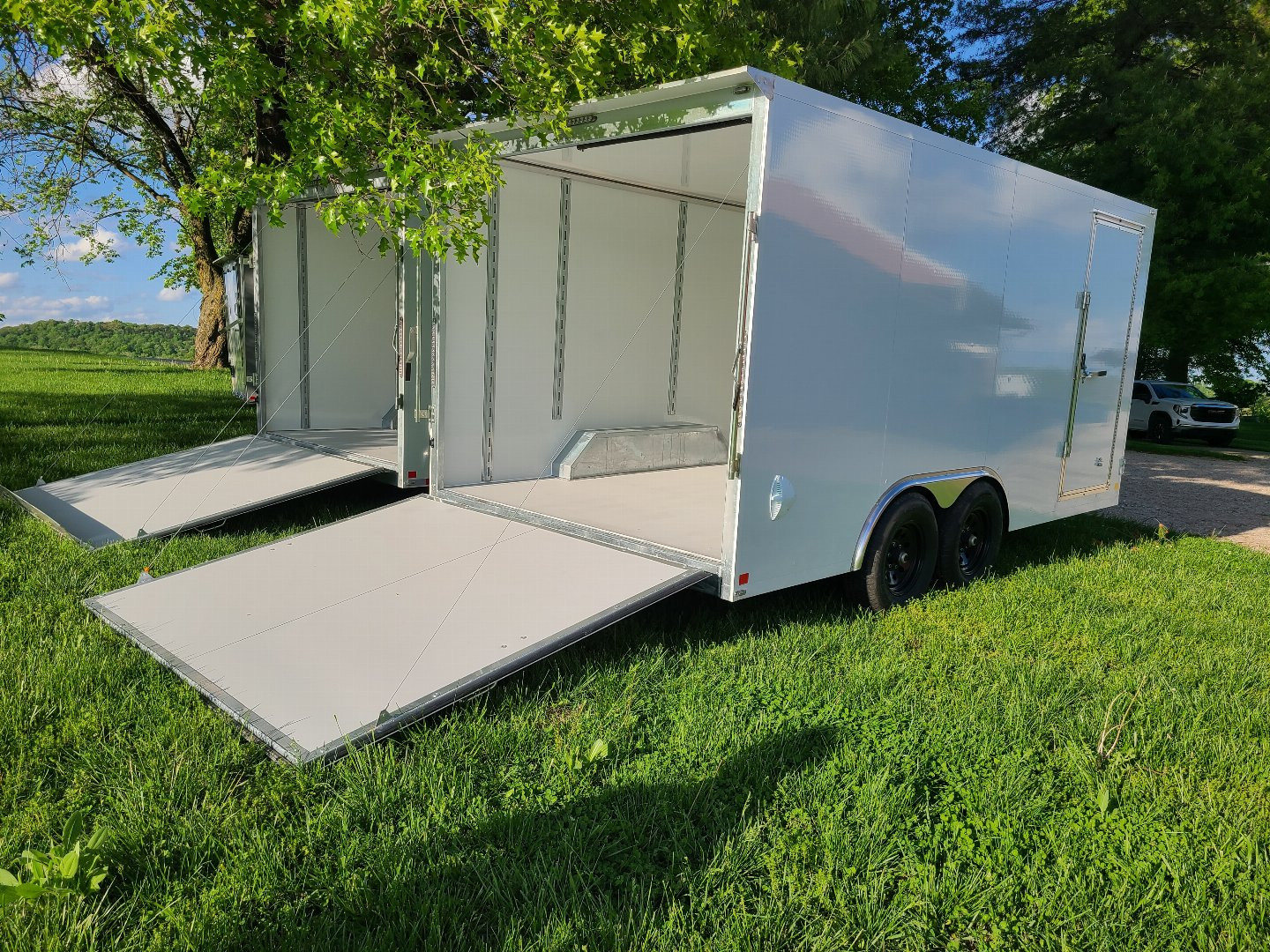 New Cell-Tech 8.5 X 16, ramp, 52k axle, white