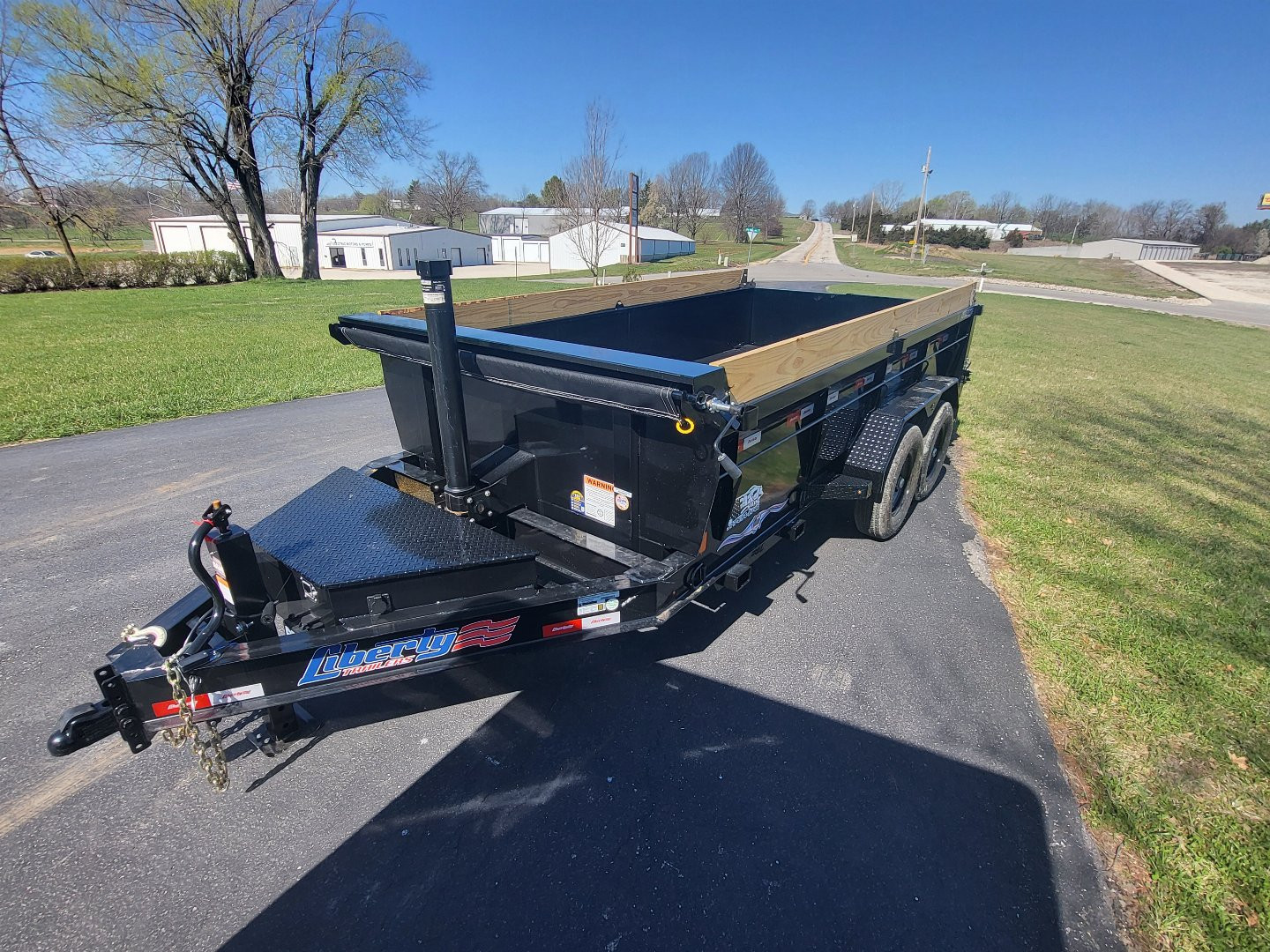 New 2024 Liberty 83 x 14' dump, 2-7k axles, 8" I-beam, telescopic lift ...