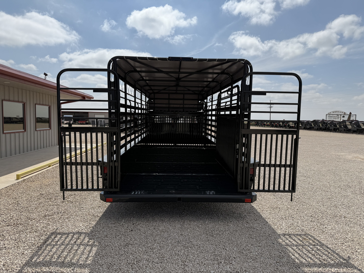 New 2025 Delco 6'8"x20' GN Bar Top Livestock Trailer - B8 Cattleman for ...