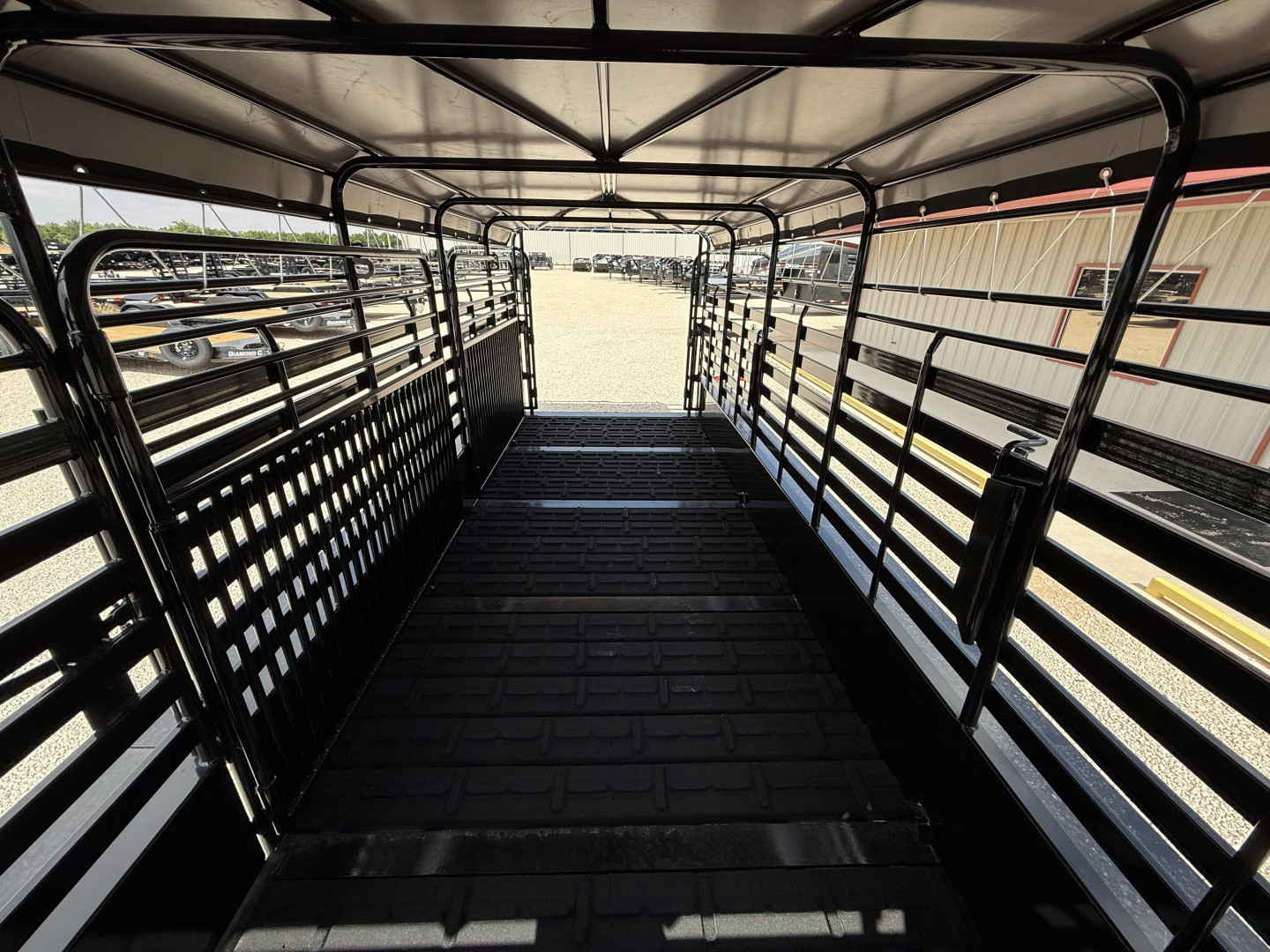 New 2025 Delco 6'8"x20' GN Bar Top Livestock Trailer - B8 Cattleman for ...