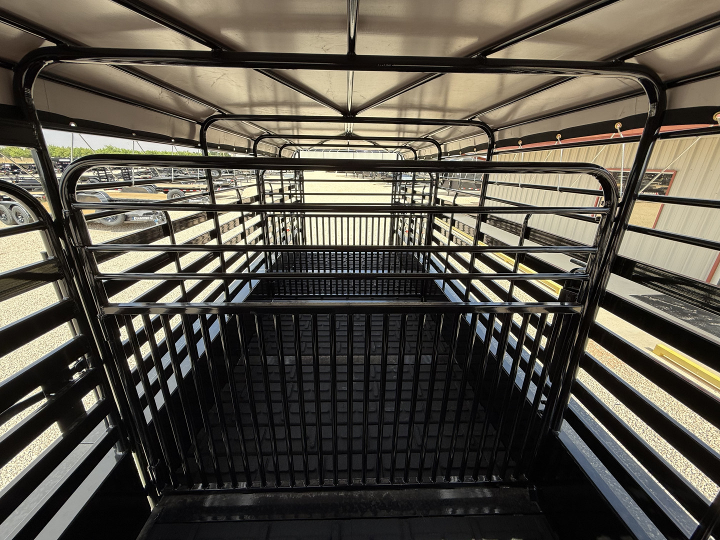 New 2025 Delco 6'8"x20' GN Bar Top Livestock Trailer - B8 Cattleman for ...