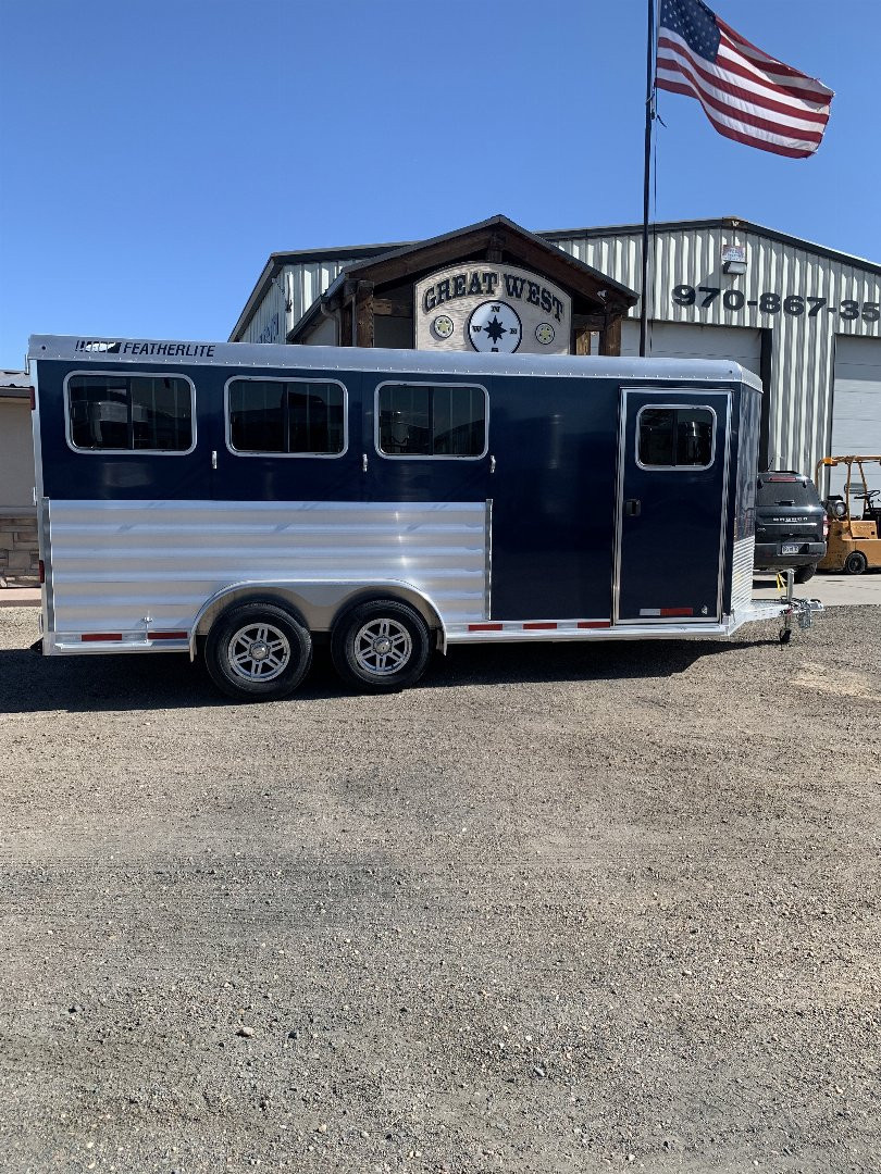 New 2025 Featherlite Trailers 9400 3H SLANT BP Horse Trailer