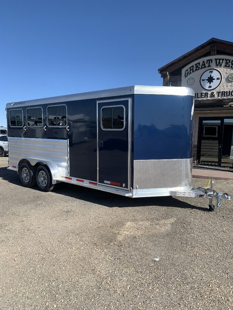 New 2025 Featherlite Trailers 9400 3H SLANT BP Horse Trailer