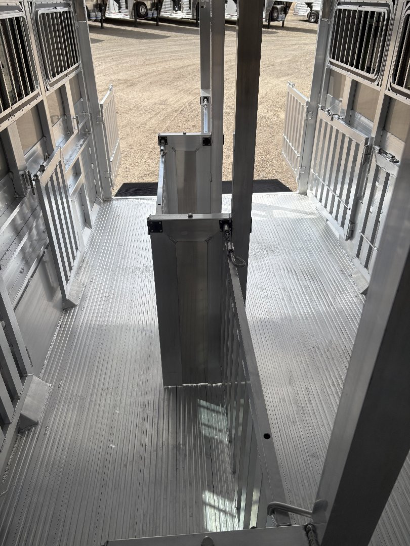 New 2024 Exiss Trailers Exhibitor 720 Low Pro Show Trailer (8 Pen) for ...