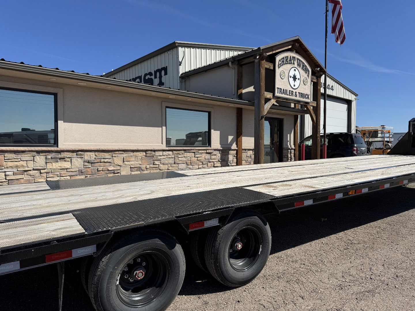 New 2023 Delco Trailers 35+5 MR GN Flatbed Trailer