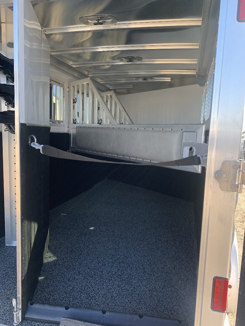 New 2025 Featherlite Trailers 9600 3 H Slant Horse Trailer