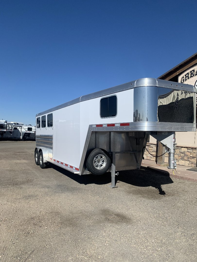 New 2025 Featherlite Trailers 9600 3 H Slant Horse Trailer