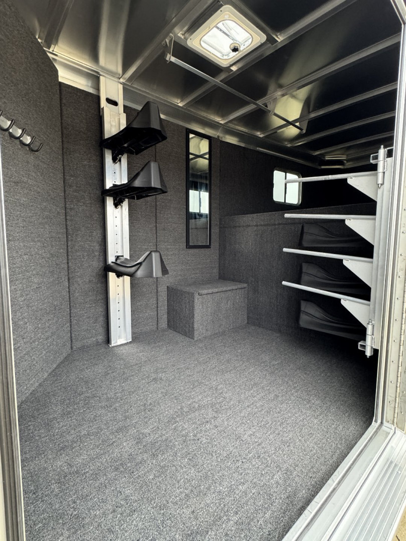 New 2025 Featherlite Trailers 9600 PREMIER TACK 6 Horse Trailer