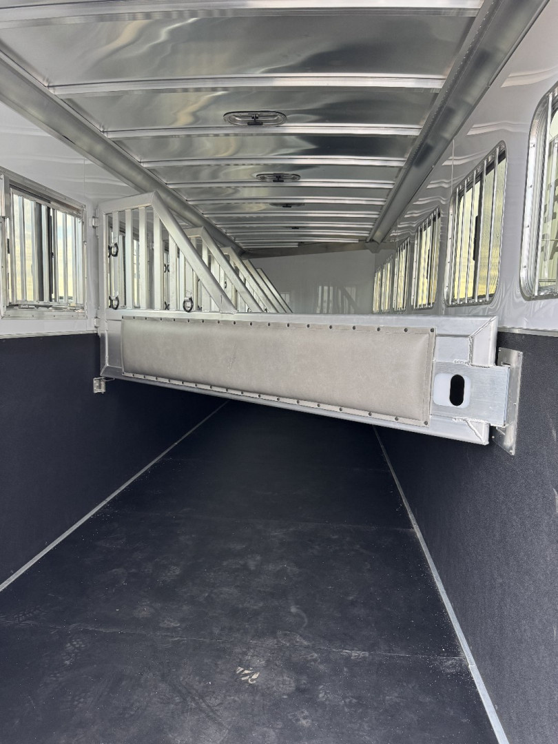 New 2025 Featherlite Trailers 9600 PREMIER TACK 6 Horse Trailer