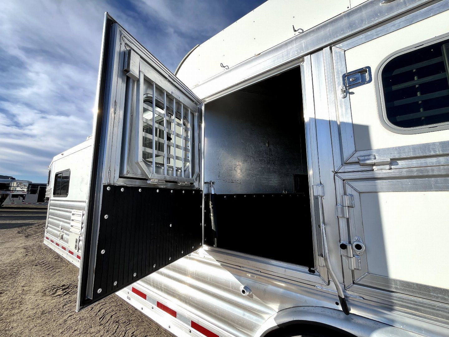Used 2007 Platinum 3H Horse Trailer for sale in Fort Morgan, CO