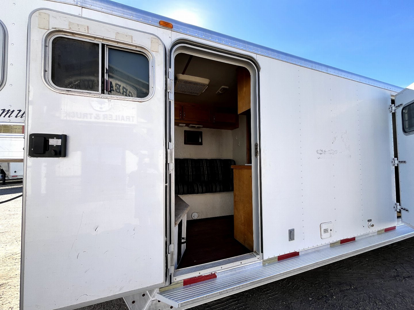 Used 2001 Exiss Trailers 4H GN LQ Horse Trailer for sale in Fort Morgan, CO