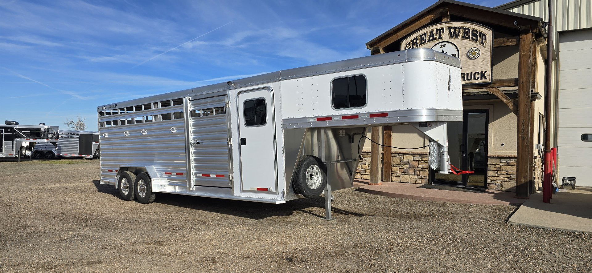 New 2025 Featherlite Trailers 8413 Perfectfit Stock / Stock Combo ...