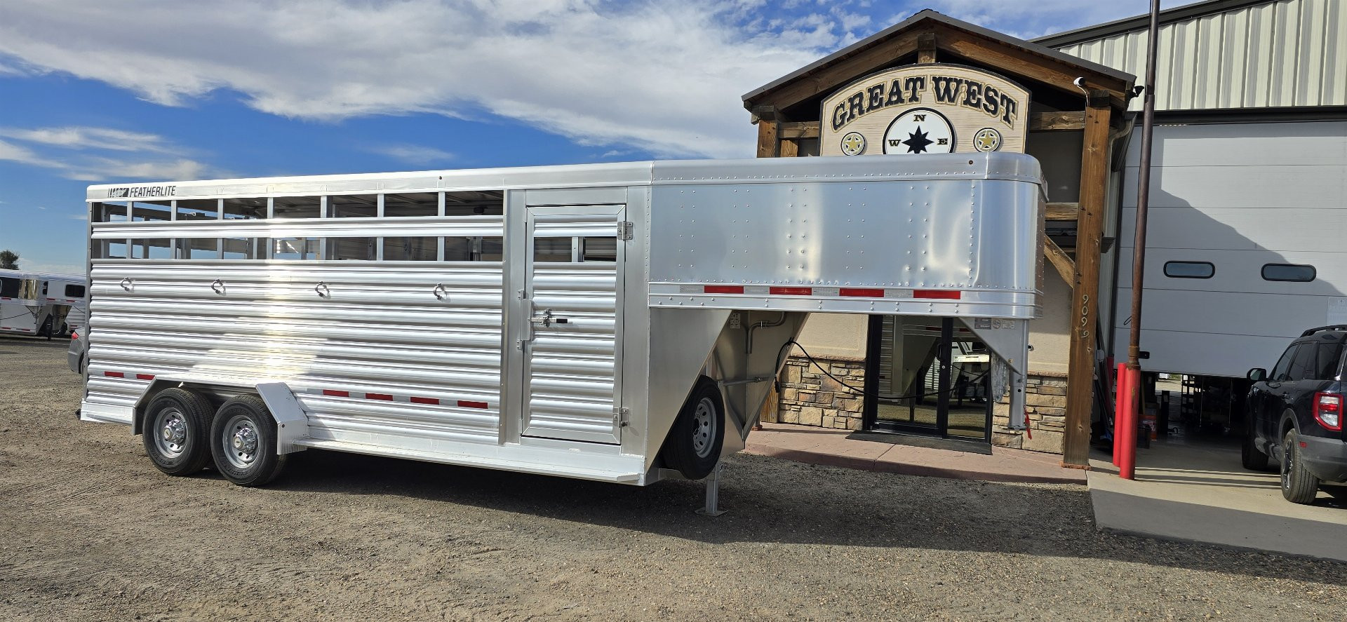 New 2024 Featherlite Trailers 8117 GN Stock / Stock Combo Trailer