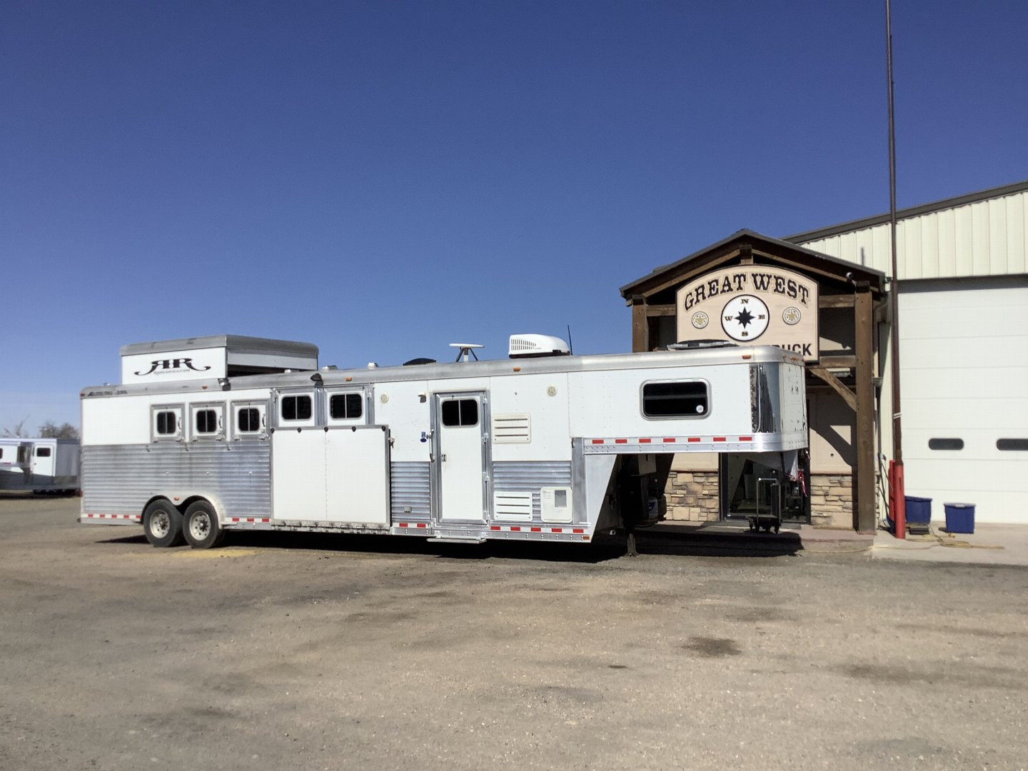 Used 2007 Elite Trailers 5 HORSE Horse Reverse Load Horse Trailer