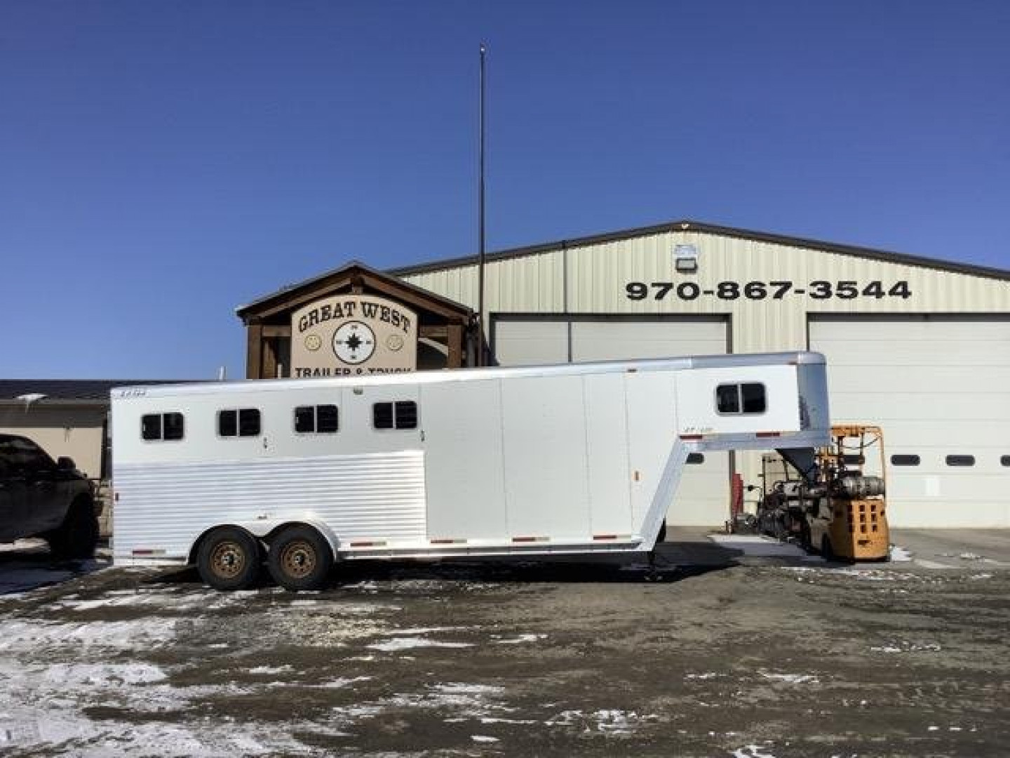 Used 2001 Exiss 4 Horse Gooseneck Horse Trailer