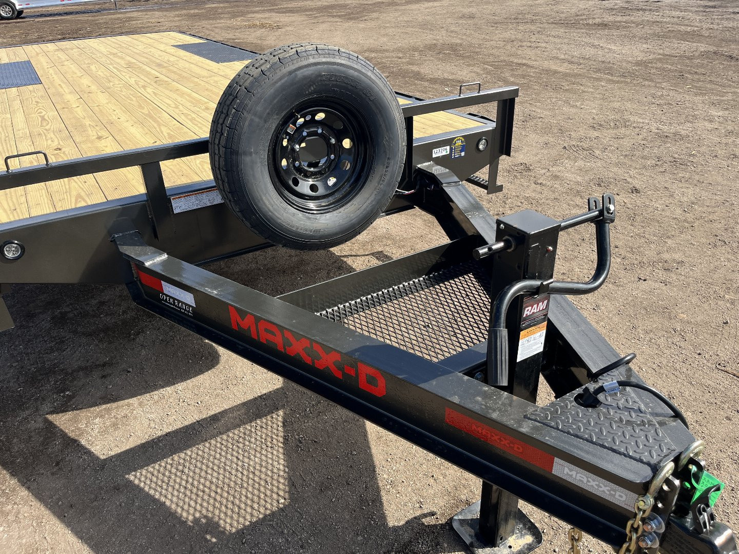 New 2025 MAXXD DOX 102x22 Flatbed Trailer for sale in Hutchinson, KS